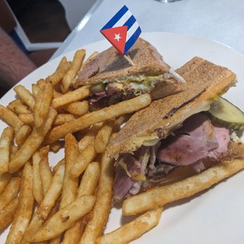 MOON HUT RESTAURANT - Updated April 2025 - 53 Photos & 49 Reviews ...