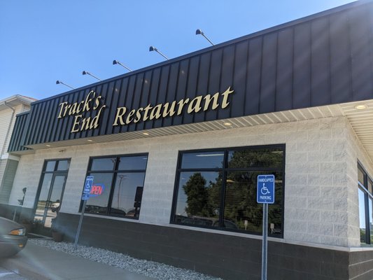 TRACK’S END - Updated January 2026 - 10 Photos - 1112 Castalia St ...