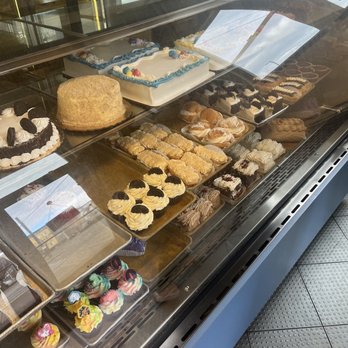 DESPI DELITE BAKERY - Updated July 2024 - 314 Photos & 275 Reviews ...