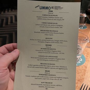 UMMO - Updated May 2025 - 453 Photos & 140 Reviews - 22 W Hubbard St ...