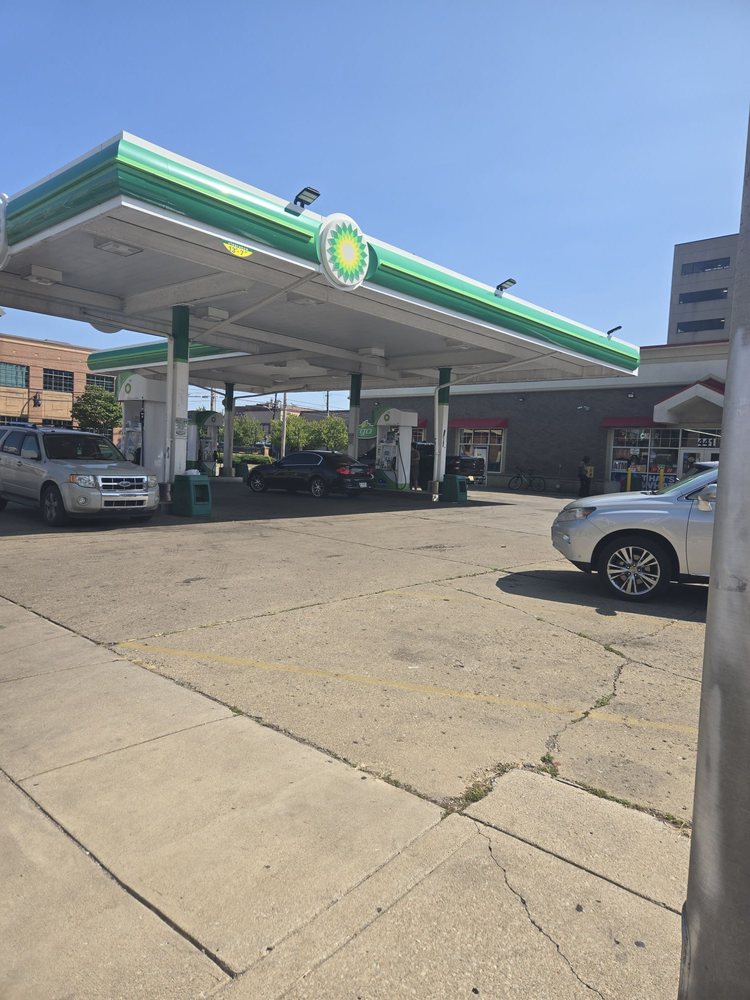 BP - Updated March 2025 - 441 E Ohio St, Indianapolis, Indiana - Gas ...