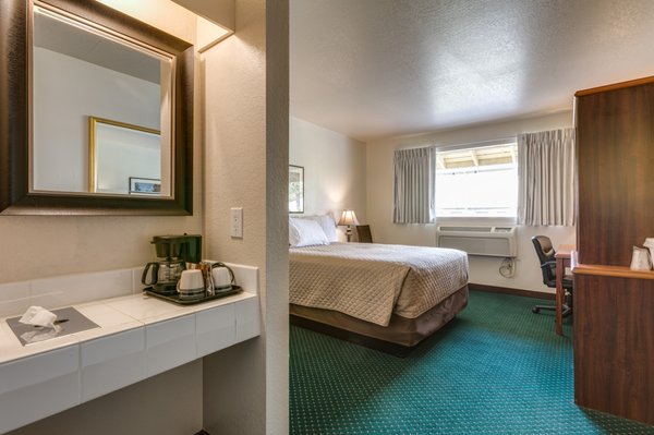 COACHMAN INN - 34 Photos & 88 Reviews - Hotels - 120 N Samish Way ...