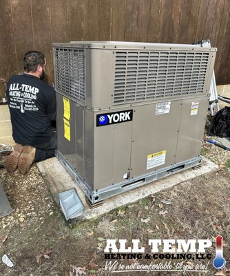 ALL TEMP HEATING & COOLING - Updated December 2025 - 11 Photos - 50 Leonard Ln, Paris, Tennessee ...