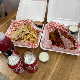 THE KLUCKIN CHICKEN - 76 Photos & 93 Reviews - 28253 Newhall Ranch Rd ...