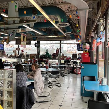 STRAT’S - Updated November 2024 - 204 Photos & 209 Reviews - 231 E ...