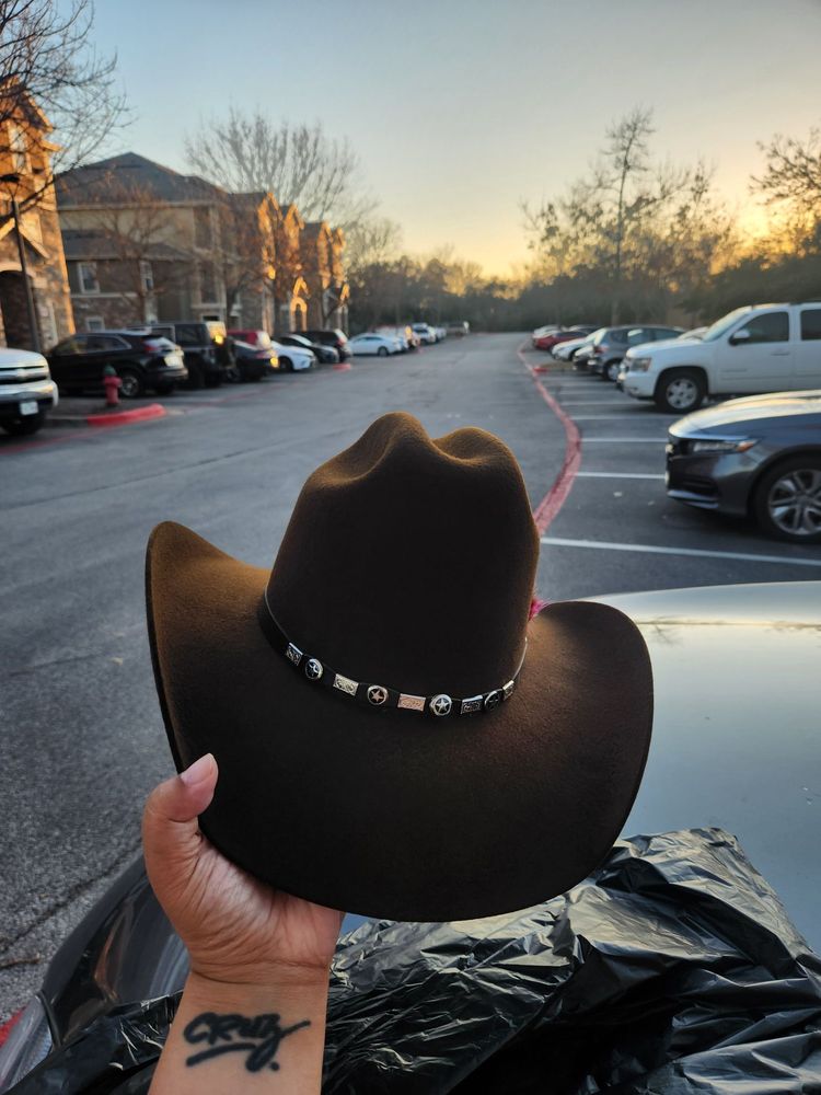 GOMEZ BOOT RANCH - Updated December 2025 - 2400 S Interstate 35, Round ...