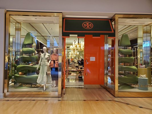 PLAZA FRONTENAC - Updated October 2025 - 109 Photos & 72 Reviews - 1701 ...