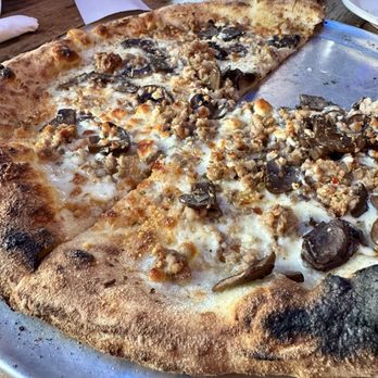 GROUNDLING PIZZA - Updated October 2025 - 105 Photos & 78 Reviews ...