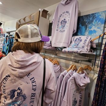 BEACHIN - Updated May 2024 - 28 Photos & 18 Reviews - 113 Main St, Seal ...