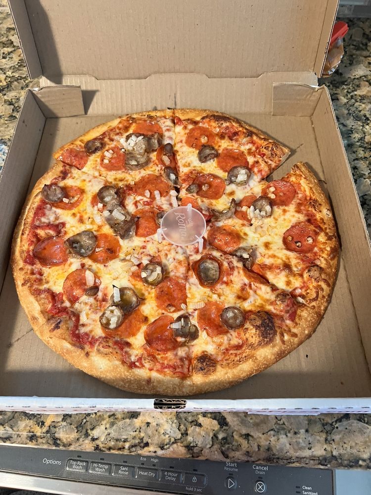 WESTSHORE PIZZA - Updated December 2025 - 29 Reviews - 9388 Oakhurst Rd ...