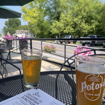 CRAWFISH JUNCTION - Updated April 2025 - 86 Photos & 121 Reviews ...