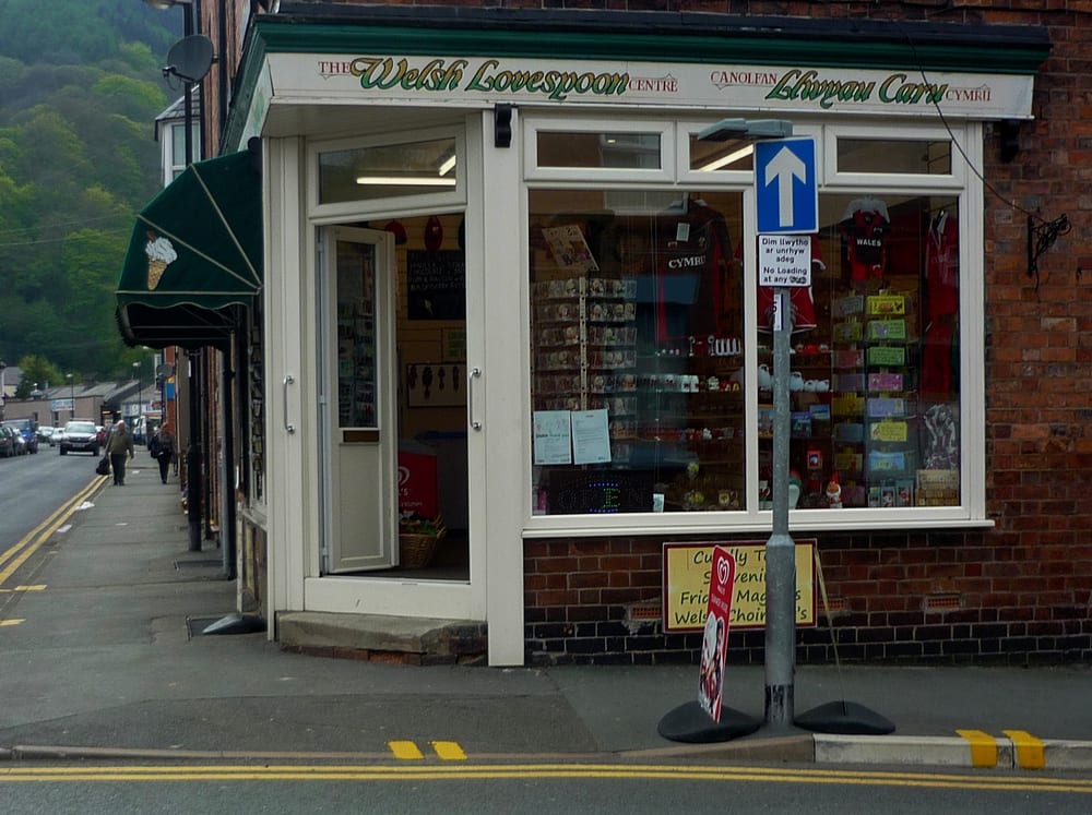 CORNER CABIN - Updated March 2024 - 22 Market Street, Llangollen ...