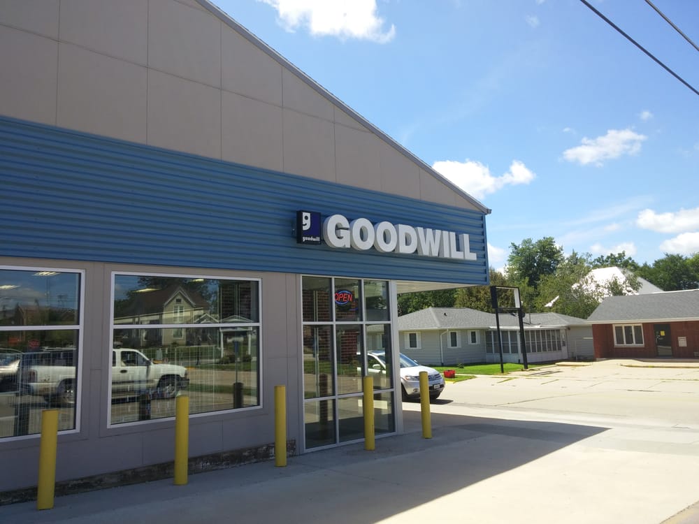 GOODWILL DYERSVILLE - Updated November 2025 - 211 4th St SE, Dyersville ...