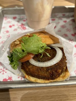 SHAKE SHACK RIVERDALE ROAD - Updated August 2025 - 35 Photos & 34 ...