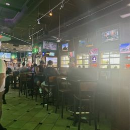 Looneys Pub South - Reserve Now - Pubs - Updated June 2025 - 220 Photos ...