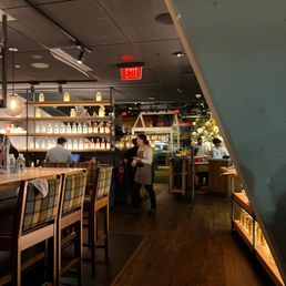 FOUNDING FARMERS RESTON STATION - Updated October 2025 - 1450 Photos ...