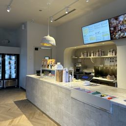 NUTBAR - Updated December 2025 - 10 Photos - 102 Bloor Street W ...