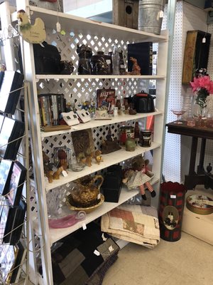 THE JUNK HOUSE FLEA MARKET - Updated September 2025 - 24 Photos - 115 W ...