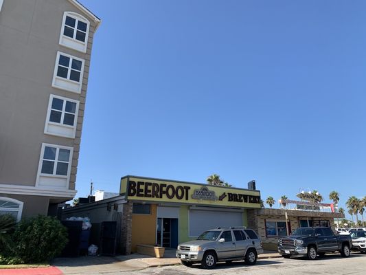 BEERFOOT BEACH BAR - Updated May 2024 - 66 Photos & 71 Reviews - 2816 ...