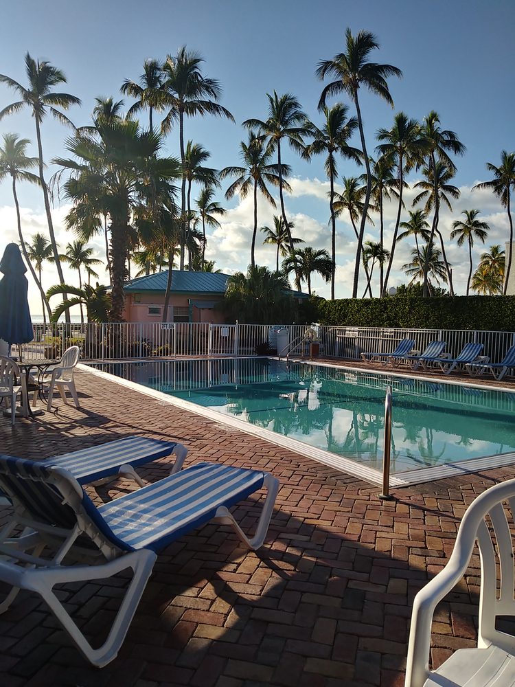 BREEZY PALMS RESORT - 45 Photos & 31 Reviews - 80015 Oversas Highway US ...