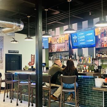 HEADQUARTERS BAR & EATERY - Updated January 2026 - 239 Photos & 104 ...