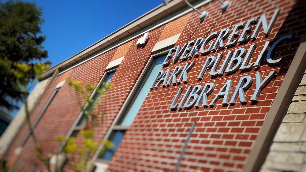 EVERGREEN PARK PUBLIC LIBRARY - Updated October 2025 - 15 Photos - 9400 ...