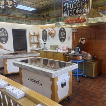 FRANKENMUTH FUDGE KITCHEN - Updated November 2025 - 188 Photos & 88 ...
