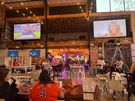 AUSTIN’S BACKYARD - Updated October 2025 - 68 Photos & 82 Reviews ...