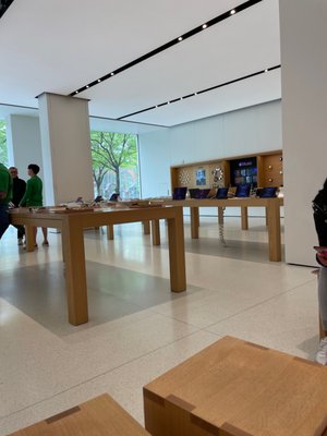 APPLE CLARENDON - Updated January 2026 - 55 Photos & 328 Reviews - 2700 ...