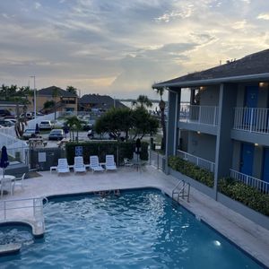 BEACHFRONT INN - Updated December 2025 - 111 Photos & 39 Reviews - 110 ...
