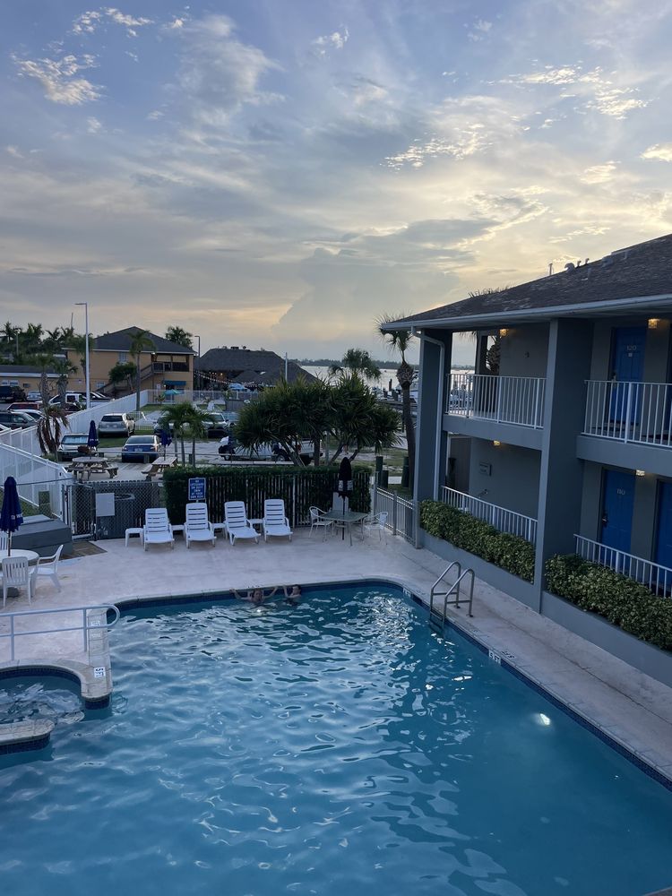 DOCKSIDE INN & RESORT - Updated November 2025 - 18 Photos & 25 Reviews ...