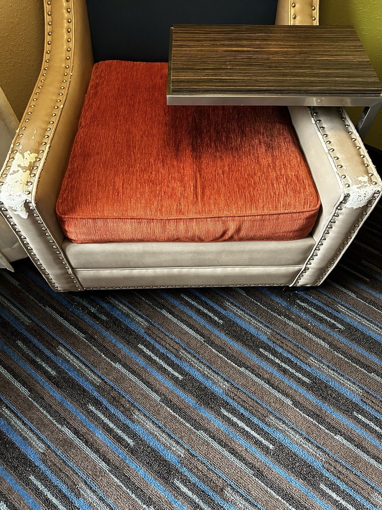 HOLIDAY INN EXPRESS & SUITES FULTON - Updated May 2025 - 41 Photos & 31 ...