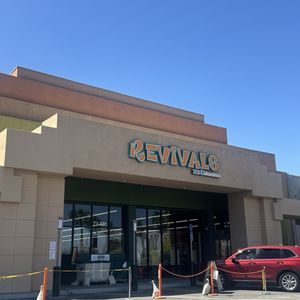 ANGEL VIEW - Updated June 2025 - 10 Photos - 72705 Highway 111, Palm Desert, California - Thrift ...