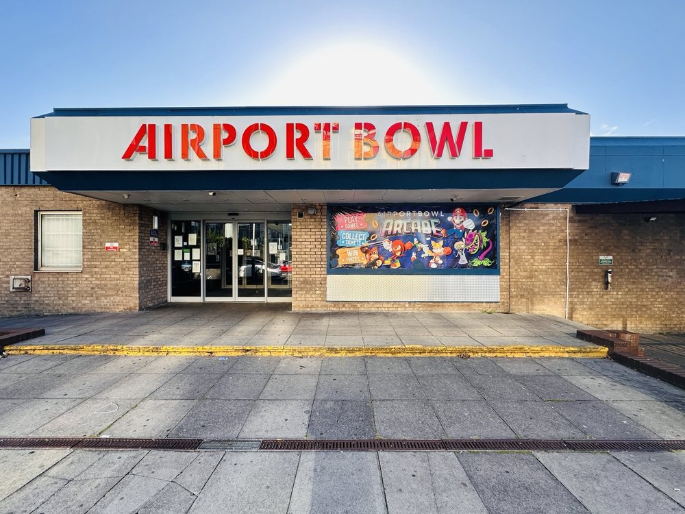 AIRPORT BOWL HEATHROW - Updated January 2026 - Bath Road, Hounslow ...