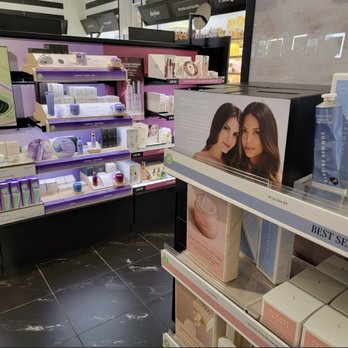 SEPHORA - Updated October 2025 - 33 Photos & 37 Reviews - 200 W Market ...