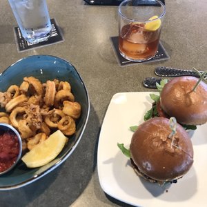 METROPOLITAN TAVERN - 121 Photos & 71 Reviews - 1021 NE Grand Ave ...