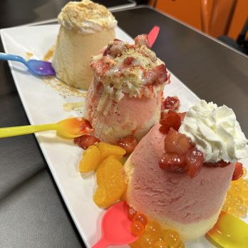 VAMPIRE PENGUIN - Updated June 2025 - 321 Photos & 140 Reviews - 1102 E ...