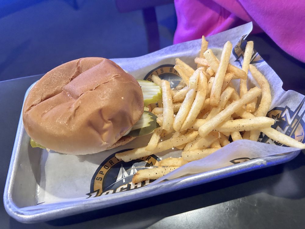 LOCALZ SPORTS BAR & GRILL- LARGO - Updated December 2024 - 124 Photos ...