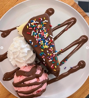 DRIP - DESSERT LOUNGE - 51 Photos & 26 Reviews - 851 W Belmont, Chicago, Illinois - Desserts ...