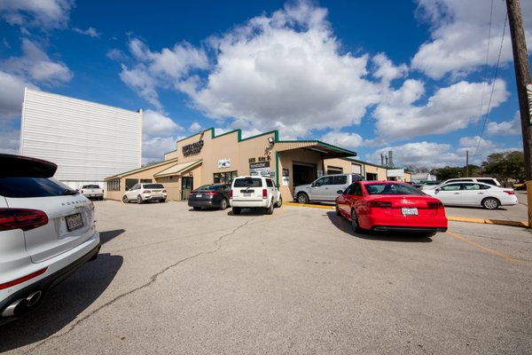 RIVER OAKS PAINT & BODY SHOP - Updated December 2025 - 14 Photos & 72 ...