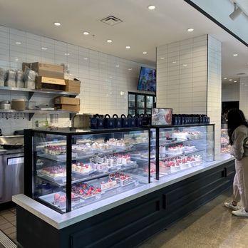 PARIS BAGUETTE - Updated June 2024 - 238 Photos & 94 Reviews - 100 W ...