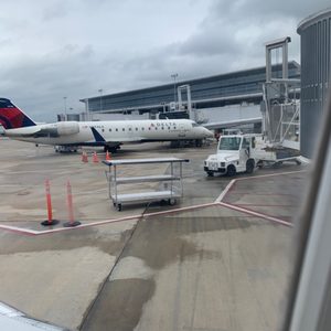 HARRISBURG INTERNATIONAL AIRPORT - MDT - 166 Photos & 149 Reviews ...
