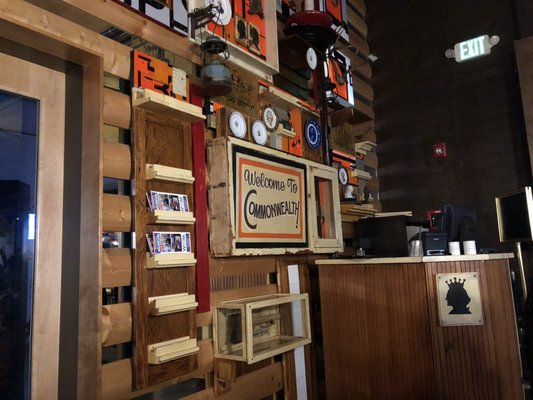 THE COMMONWEALTH - 204 Photos & 263 Reviews - Burgers - 10 Pass Life ...