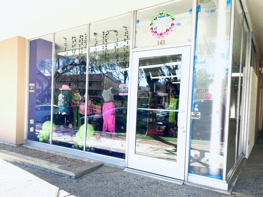 THE RAVE BOX - Updated October 2025 - 19 Photos & 18 Reviews - 141 N ...