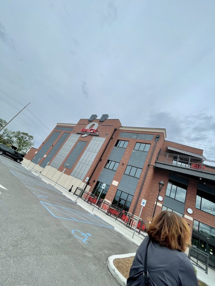 BACK 9 GOLF & ENTERTAINMENT - 131 Photos & 53 Reviews - 1415 Drover St ...