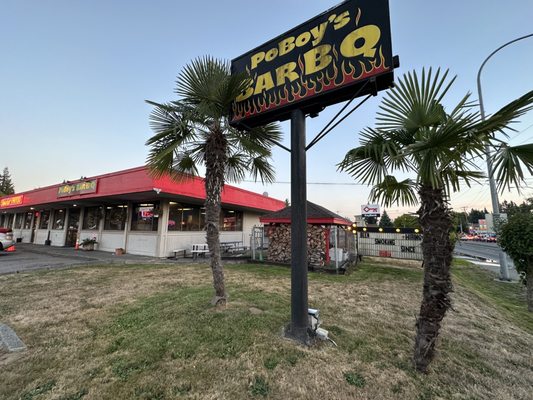 PO-BOY & BAR-B-Q - Updated December 2025 - 110 Photos & 124 Reviews ...