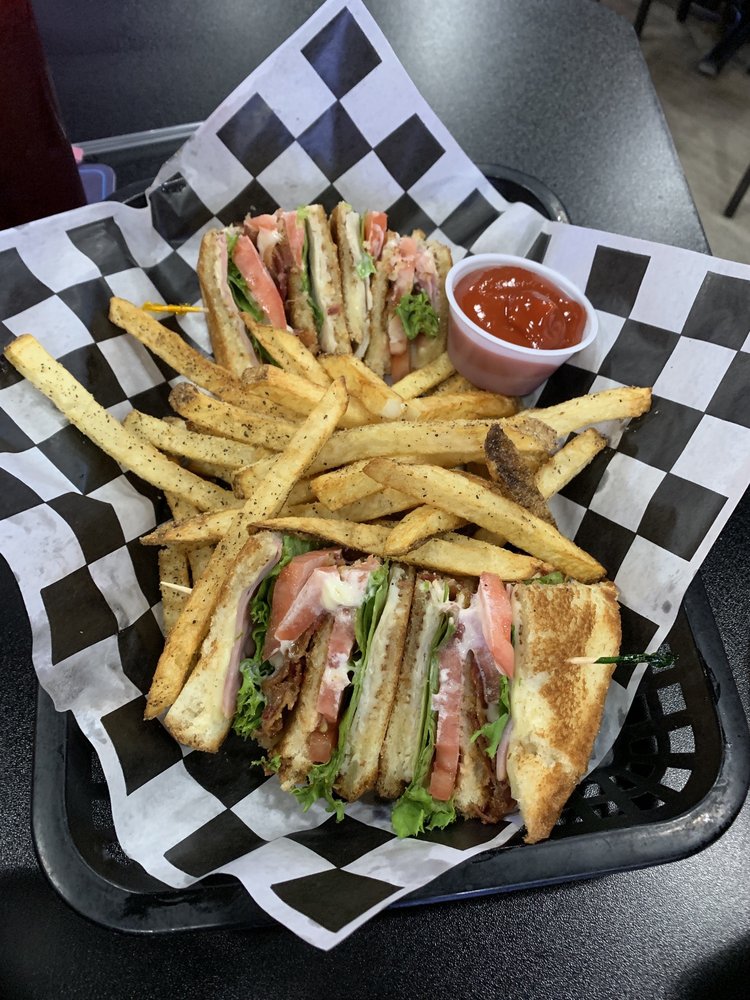 CHELSEA’S BURGERS N’ BREW - 32 Photos & 59 Reviews - 3121 S 14th St ...