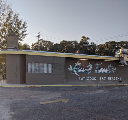 FRESH TREATS GOURMET BISTRO - Updated November 2024 - 135 Photos & 214 ...