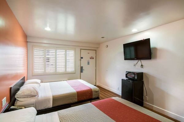 MOTEL 6 - Updated September 2024 - 35 Photos & 20 Reviews - 1560 ...