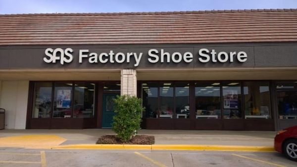SAS SHOES - Updated October 2025 - 20 Photos - 4714 S Broadway Ave ...